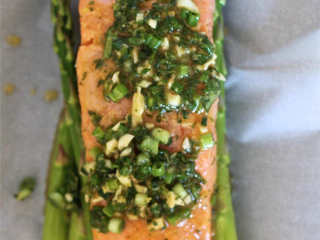 Citrus Cilantro Salmon En Papillote with Mango Salsa