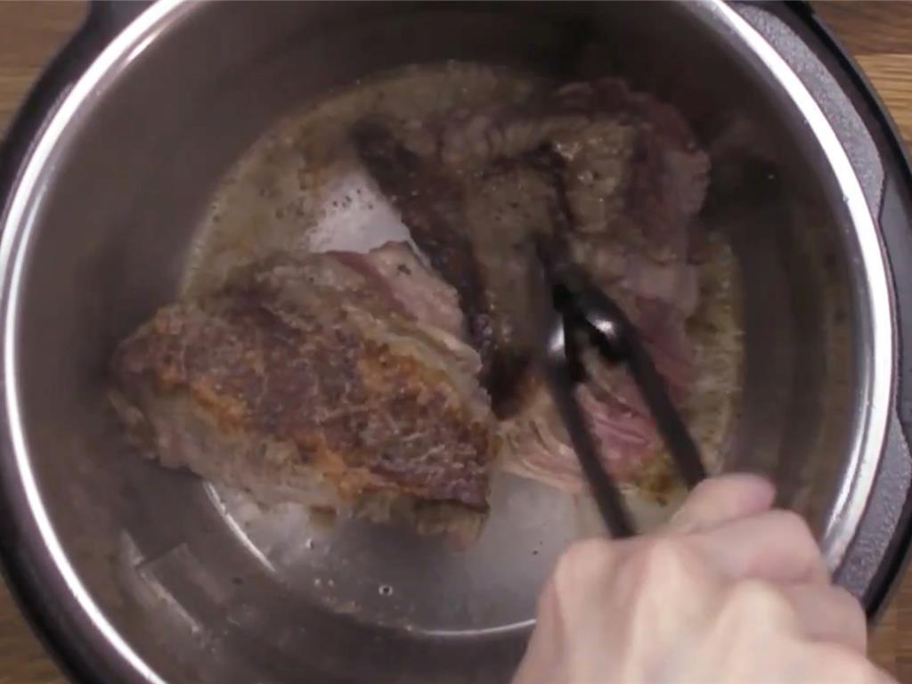 Comforting Pressure Cooker Beef Stew